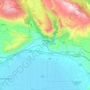 Celanoの地形図、標高、地勢